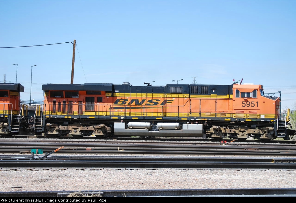 BNSF 5951
